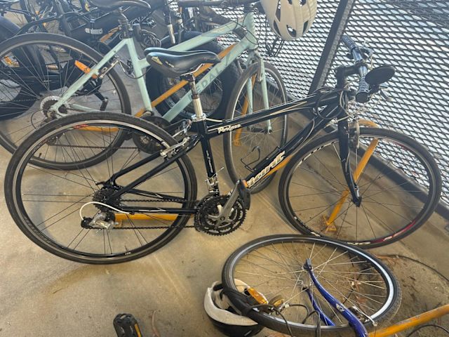 Giant perigee hybrid bike size 17 and full kit accessories - Men's ...