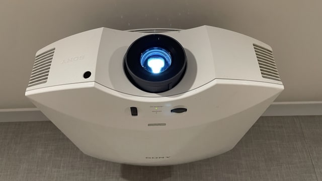 SONY Home Theater Projector VPL-HW45 (1080p) + 110” Screen - Home ...