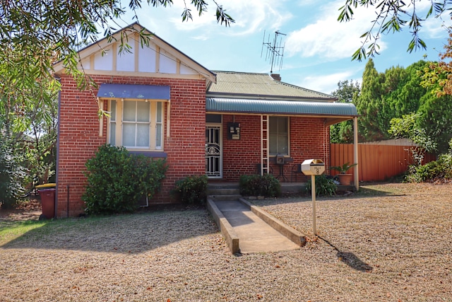 8 Keswick Street, Cowra, New South Wales 2794 - for Sale | Gumtree ...