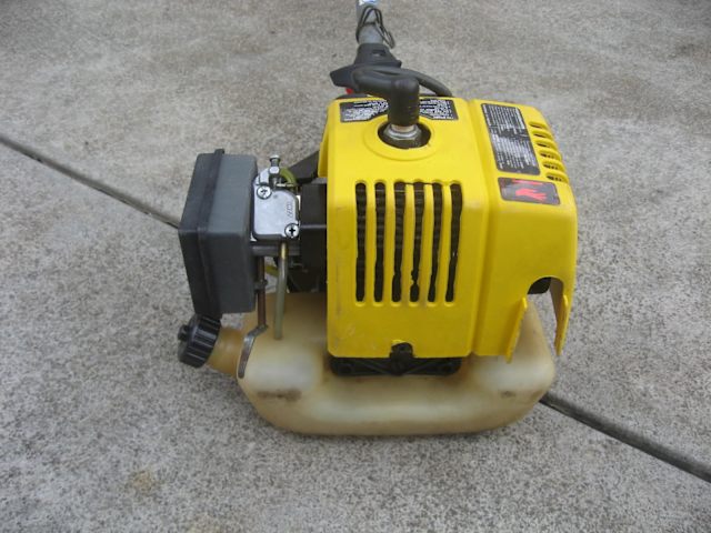 McCulloch MAC 3227 Whipper Snipper 2 Stroke - Lawn Mowers in Hadfield ...