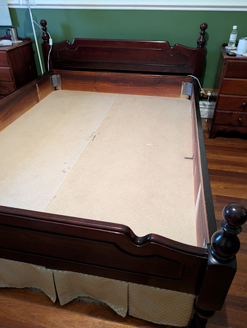 Queen Timber Waterbed Frame - Beds in Wangaratta VIC | Gumtree Australia