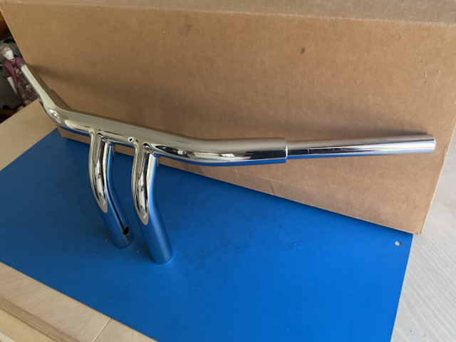 HARLEY DAVIDSON 1-1/2” THICK CHROME DRAG BARS 7” PULLBACK 32-1/2 WIDE ...