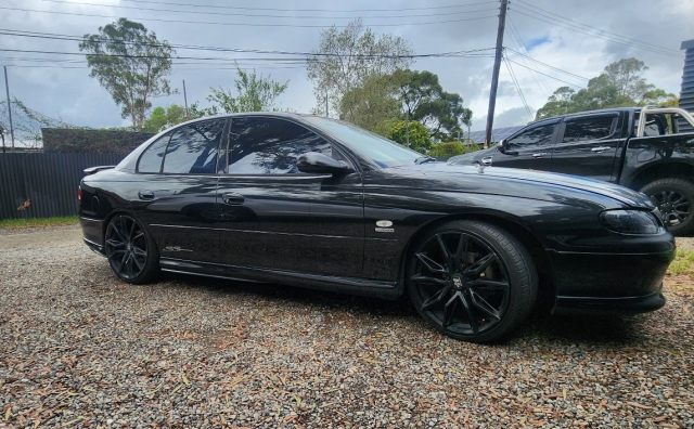 ROLLING SHELL-2000 HOLDEN COMMODORE SS 6 SP MANUAL | Cars, Vans & Utes ...