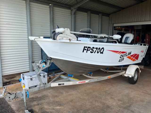 Price reduced 2022 Stacer 429 Outlaw side console - as new | Motorboats ...