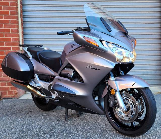 2004 HONDA ST1300 ABS PAN EUROPEAN FULL SERVICE HISTORY | Motorcycles ...
