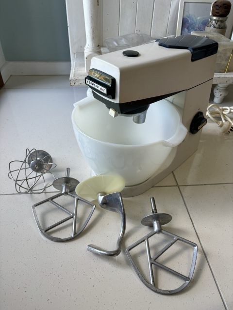 ..1970s KENWOOD CHEF Mixer* Model A701A* Original bowl & attachments ...