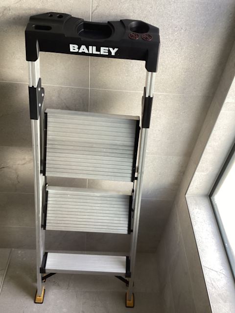 BAILEY 1.39 metre Step Ladder 120KG - Ladders & Scaffolding in Hope ...