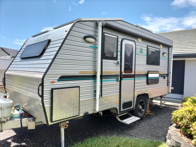 2014 Leader caravan single axle 17.6ft semi off-road | Caravans ...