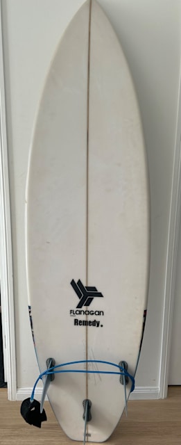 Flanagan Surfboard including fins and leg rope - Surfing in Gilston QLD ...