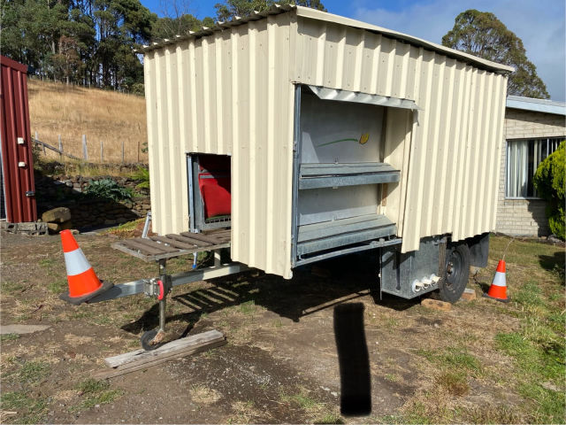 Chicken caravans, mobile trailers , poultry egg farm | Livestock ...