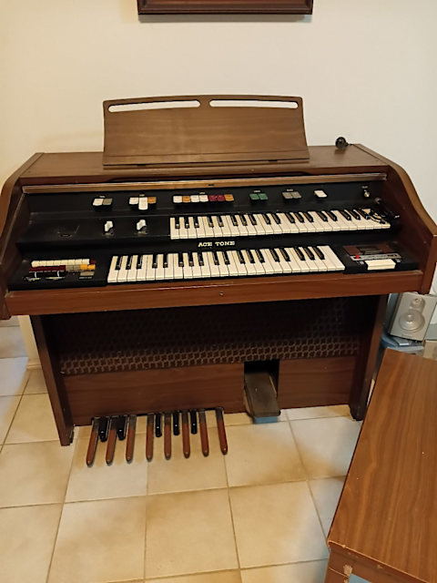 Retro 1970s Electronic Organ - Keyboards & Pianos in Cleveland QLD ...