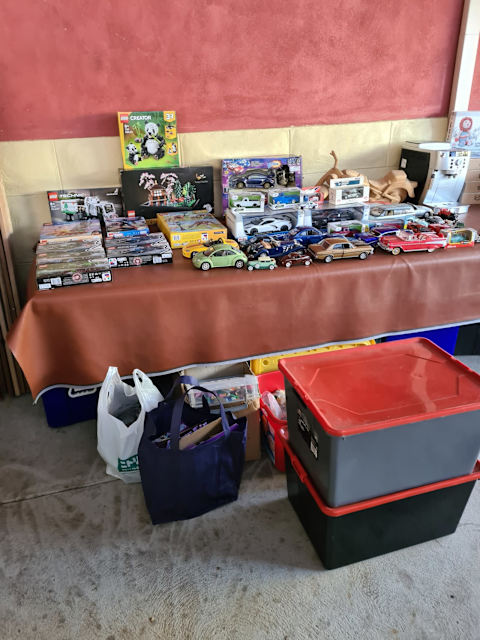 Huge Garage Sale, White Gum Valley 7 am Start - Garage Sale in White ...