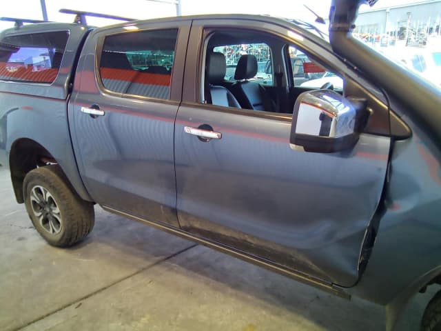 BT50 CLEARVIEW ELECTRIC RETRACTABLE D/CAB SIDE STEPS C7730 | Other ...