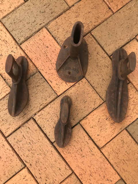 ANTIQUE/VINTAGE CAST IRON COBBLER’S SHOE REPAIR STAND WITH SHOE HORNS ...