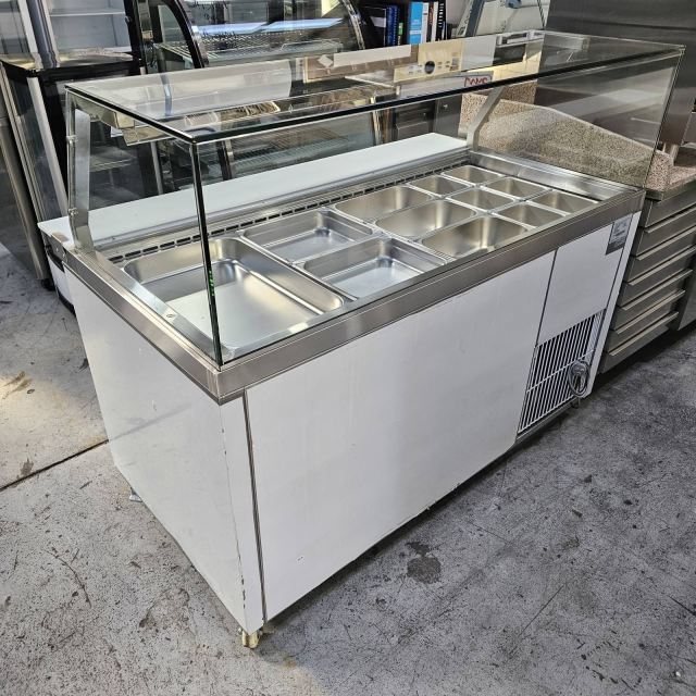AS NEW FED SANDWICH PREPERATION DISPLAY FRIDGE - Fridges & Freezers in ...