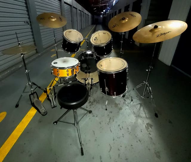 Custom drum kit, zildian symbals, Mapex double bass and snare ...