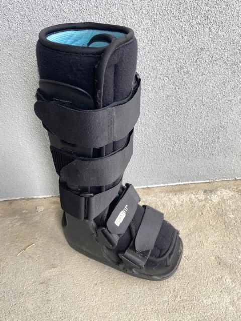Children’s Full Leg Moon Boot - Miscellaneous Goods in Narrabundah ACT ...