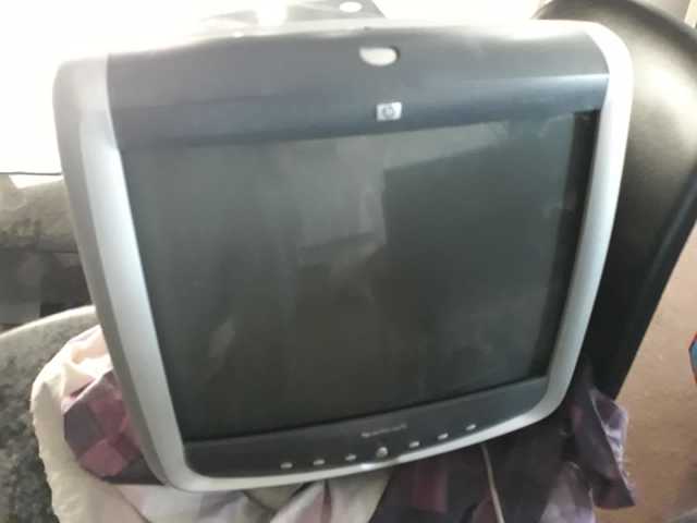 HP Pavillion Computer Monitor - CRT Style - MX 70 - Silver/Grey ...