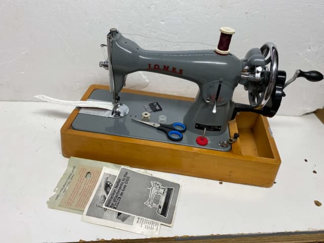 VINTAGE CAST IRON CONVERTED JONES HAND CRANK SEWING MACHINE, UK MADE ...
