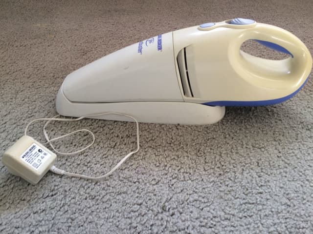 Black & Decker Dustbuster 9.6v (old model) - Vacuum Cleaners in ...