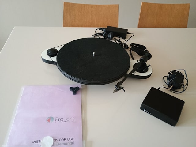 PRO-JECT Elemental w/ Ortofon OM 5E TURNTABLE & Phono Preamplifier ...