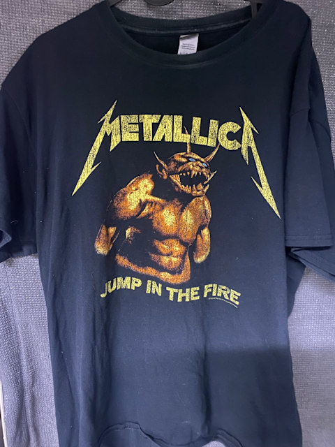 Metallica Unisex T-Shirt: Jump In The Fire Vintage - Large - Tops in ...