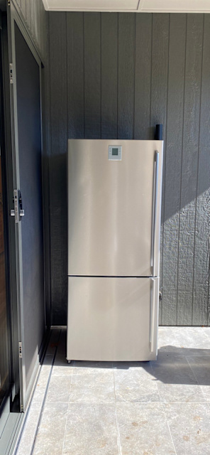 Electrolux 430 L fridge freezer - Fridges & Freezers in Reid ACT ...