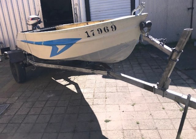 14ft flat bottom,speed topper | Tinnies & Dinghies | Gumtree Australia ...
