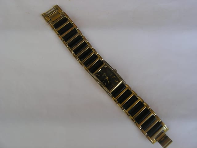 Vintage quartz 1980s ladies wrist watch, loaded with that old look ...