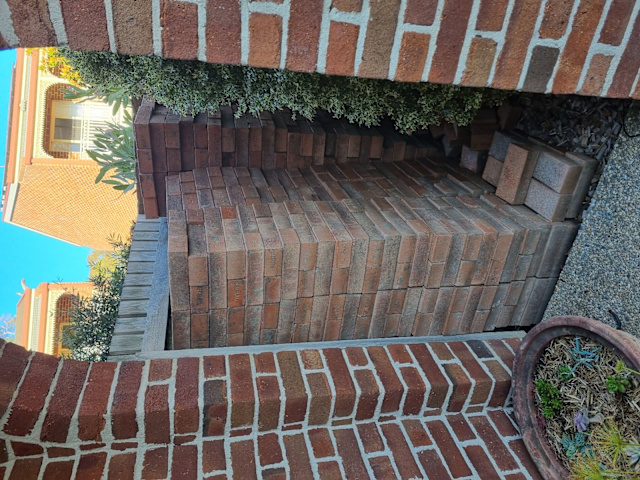560 approx Austral red pavers/ bricks - Building Materials in Nicholls ...