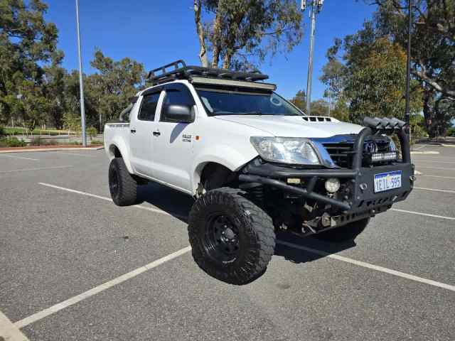 2013 TOYOTA HILUX SR (4x4) 4 SP AUTOMATIC DUAL CAB P/UP | Cars, Vans ...