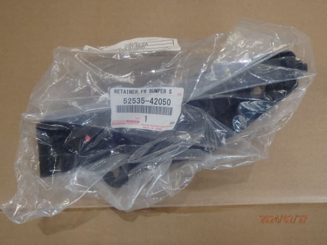 NEW GENUINE RH FRONT TOYOTA RAV 4 BUMPER RETAINER. 5253542050. 2019-20 ...