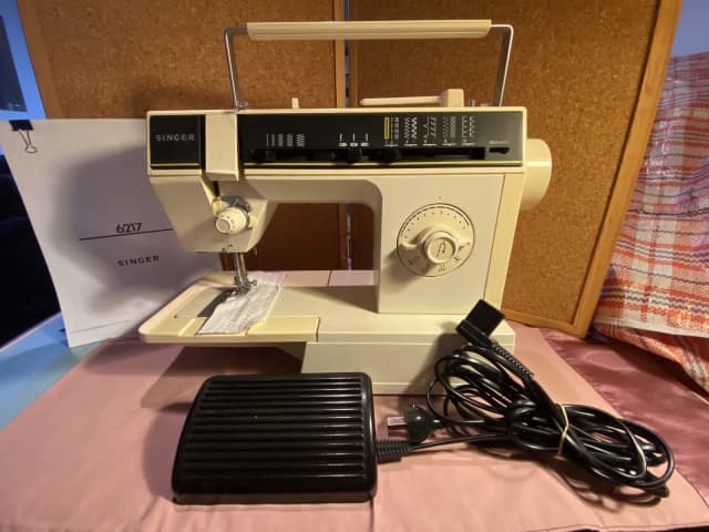 SEWING MACHINE SINGER MODEL 6217C AND LOTS ACCESSORIES - Sewing ...