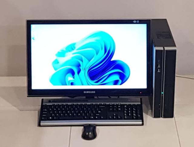 Complete Windows 11 PC with 23 inch Monitor, Keyboard, Mouse & WiFi ...