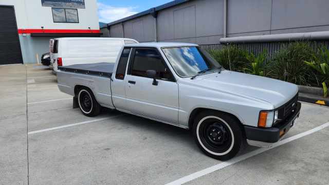 1986 TOYOTA HILUX SR5 5 SP MANUAL X CAB P/UP, 2 seats YN57 | Cars, Vans ...
