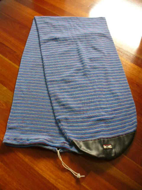 Ocean & Earth Mal Board Cover in a towelling stretch material. VG Con ...