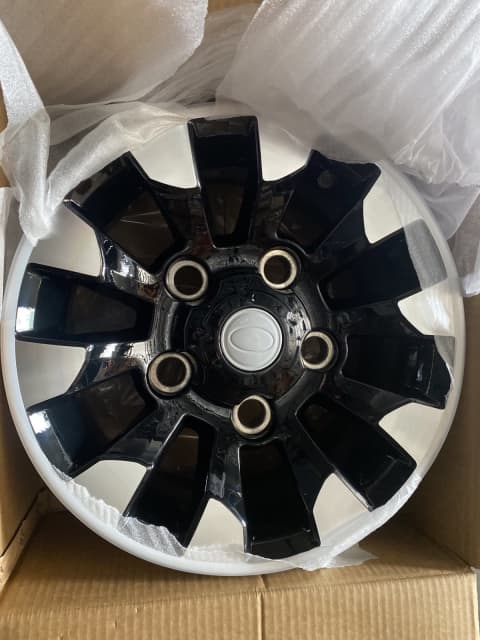 5 x Land Rover Defender Machined Black Sawtooth alloy rims Brand New ...