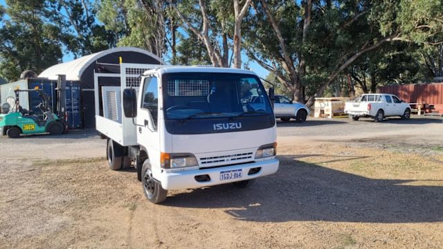 ISUZU NPR 200, 2003 model,drop down sides,hydrolic tail lift,roof rack ...