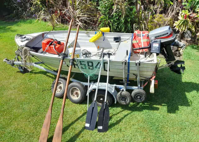 Tinnie 3mt with pull apart trailer | Tinnies & Dinghies | Gumtree ...