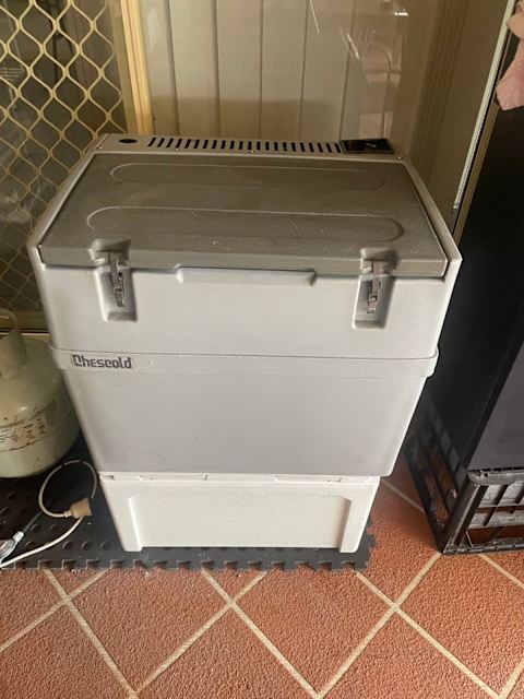 Chescold 3 Way Camping Fridge Freezer With Gas Bottle - Camping ...