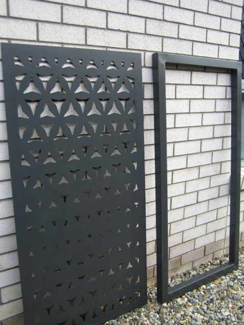 AS NEW PRIVACY SCREEN POWDERCOATED STEEL WITH SEPERATE FRAME TO SUIT ...