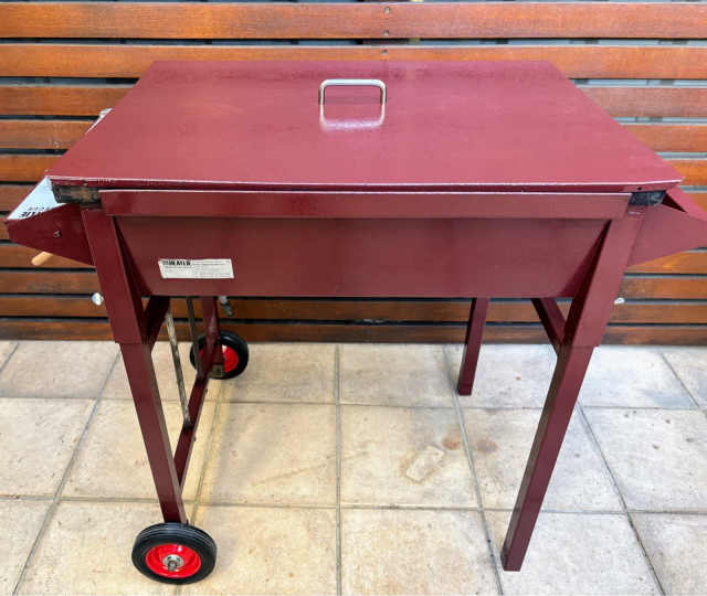 HEATLIE 700 Claret Gas Barbecue ( LPG ) - BBQ in Adelaide CBD SA ...