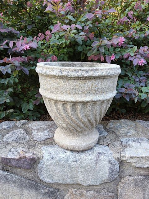 Vintage Planter Pot - Pots & Garden Beds in Theodore ACT | Gumtree ...