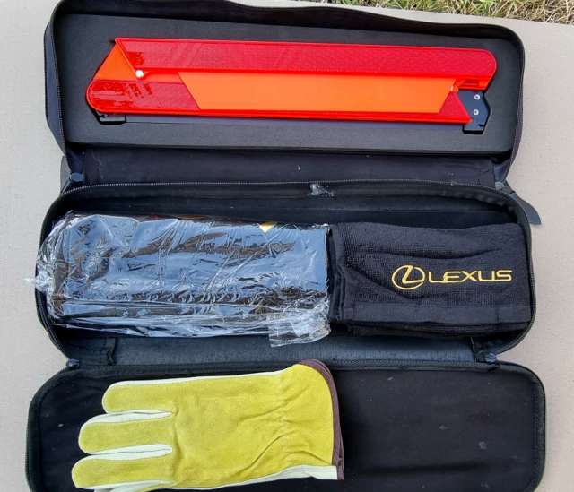 LEXUS SAFTY WARNING TRANGLE AND VALET PACK | Other Parts & Accessories ...