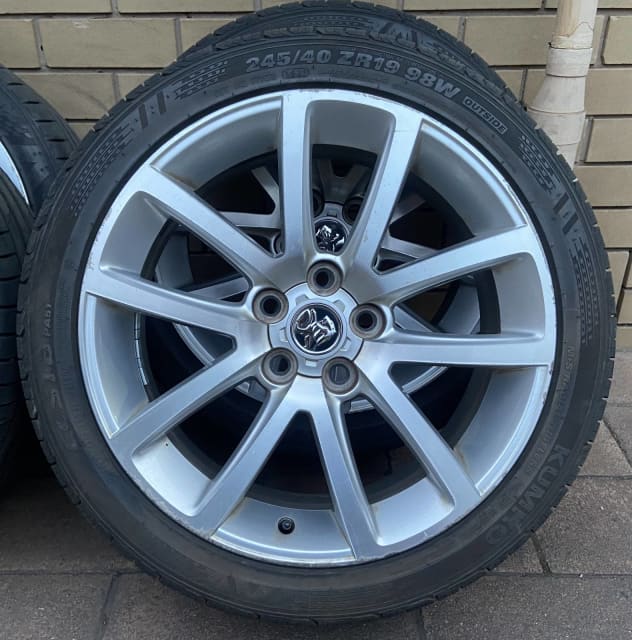 HOLDEN COMMODORE CALAIS VE VF 19 WHEELS RIMS 80% KUMHO TYRES | Wheels ...