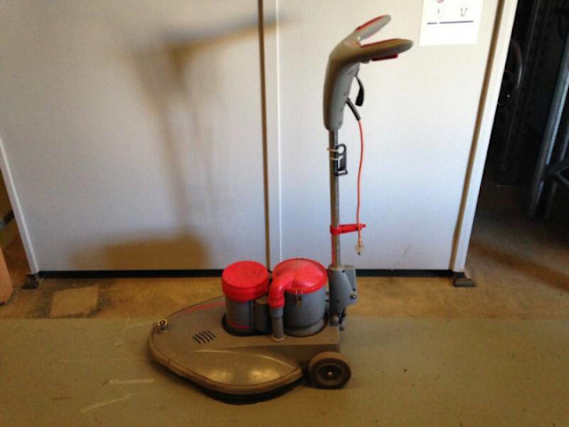 Hako Robotic Fusion FX Burnisher w/ Vacuum 220-240V - Working | Vacuum ...