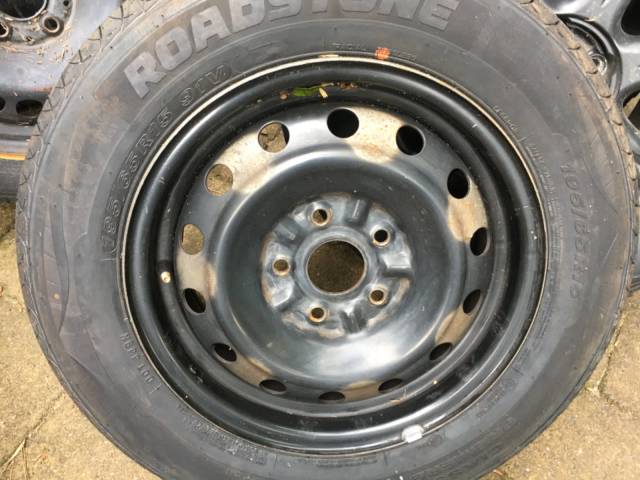 AS NEW 15Inch tyre-195/65/15-roadstone-on a 15 inch/5 stud wheel ...