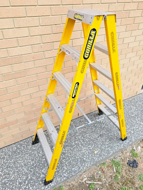 GORILLA DOUBLE SIDED FIBREGLASS 6 STEP LADDER 1.8M (6FT) - Ladders ...