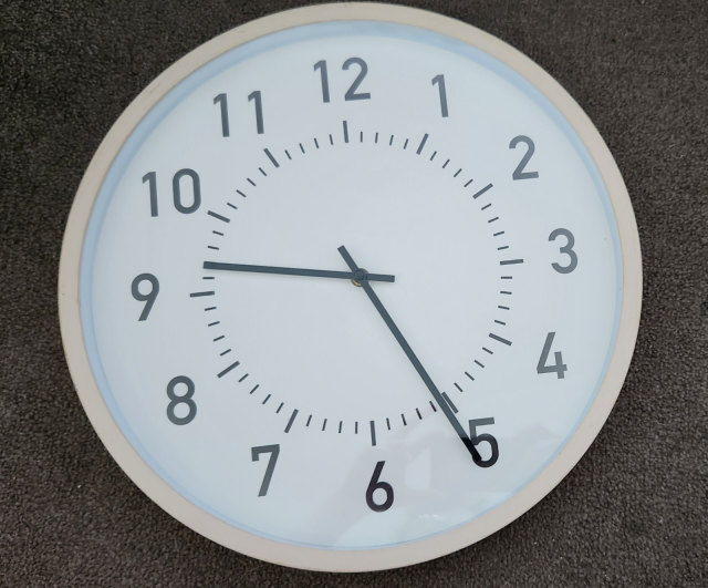 New Wall Clock Battery Operated - Clocks in Werribee VIC | Gumtree ...
