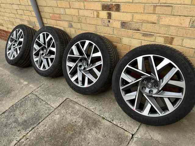 Hyundai Santa Fe 20 inch wheels and tyres | Wheels, Tyres & Rims ...